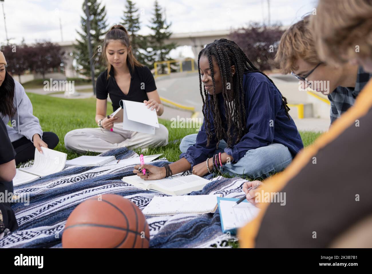 Focus group and teens hi-res stock photography and images - Alamy