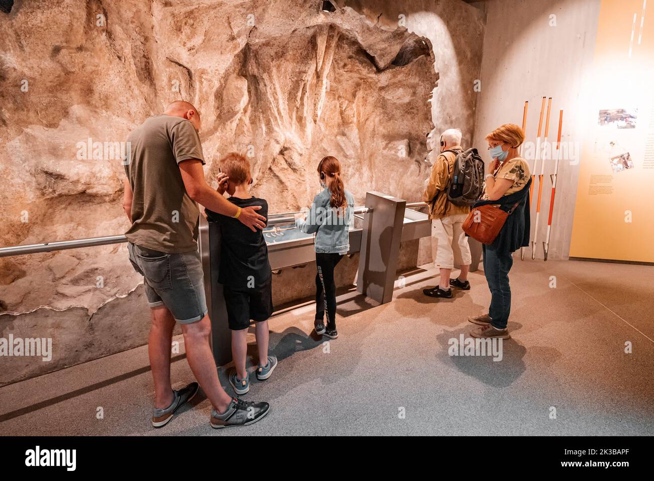22 July 2022, Dusseldorf, Germany: Parents with children take a tour of ...
