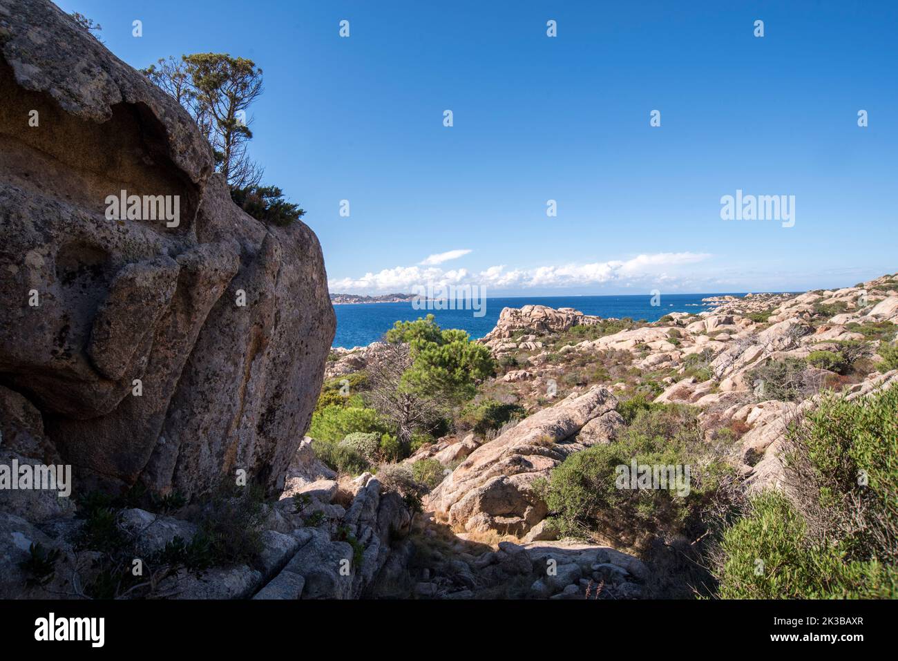 Costa selvaggia della Sardegna, isola Caprera Stock Photo - Alamy