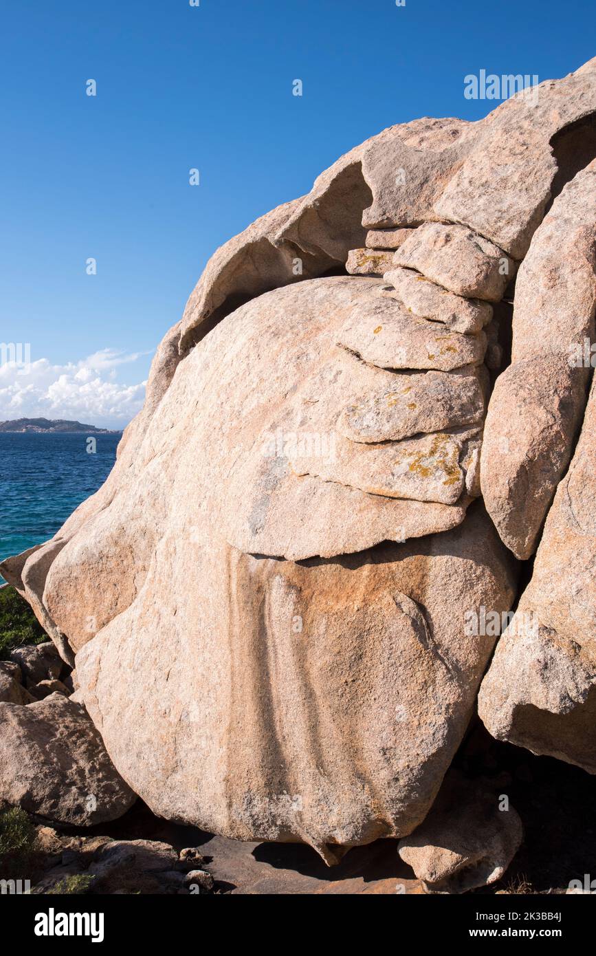 Costa selvaggia della Sardegna, isola Caprera Stock Photo - Alamy