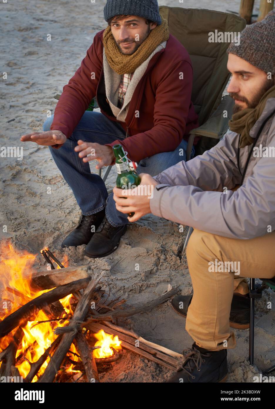 Family sitting around fire hi-res stock photography and images - Alamy