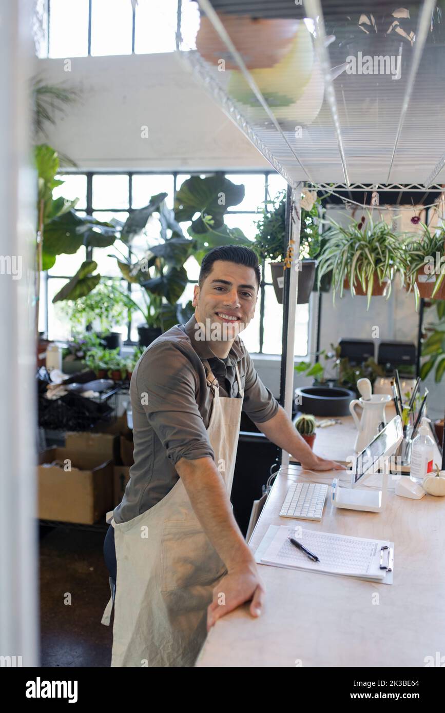 Male plant hi-res stock photography and images - Alamy