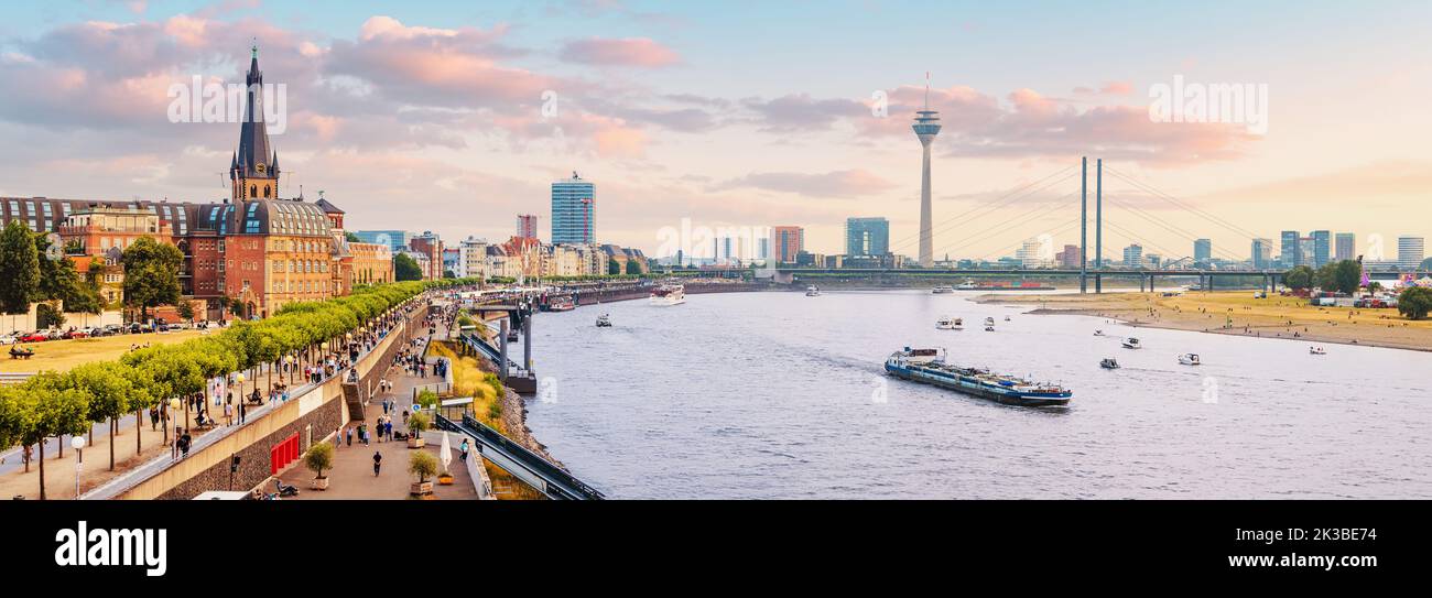 Urban panoramic cityscape view of Dusseldorf old town and ...