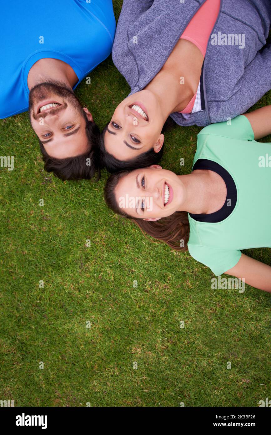 Friends lying down hi-res stock photography and images - Alamy