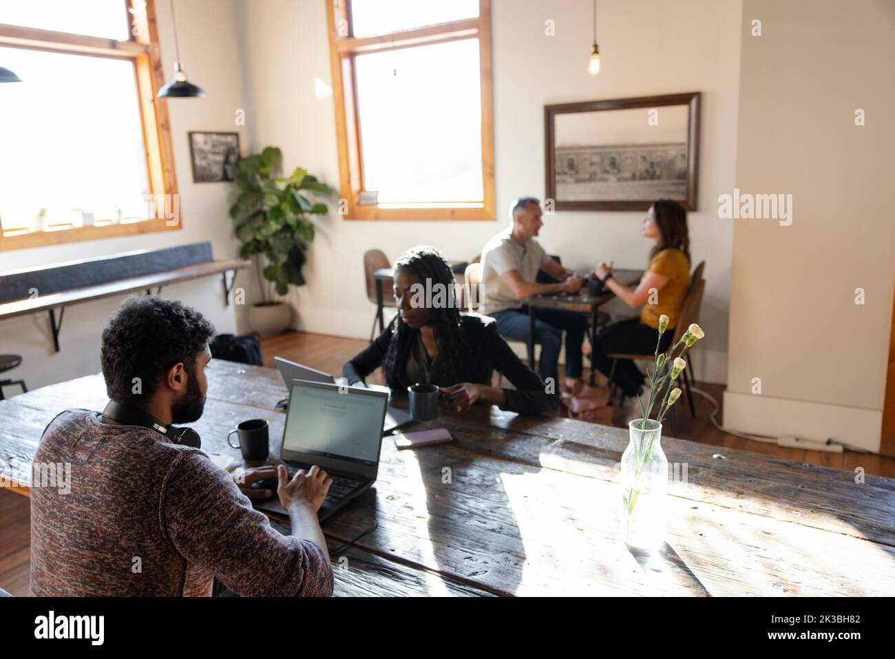 People watching at a cafe hi-res stock photography and images - Alamy