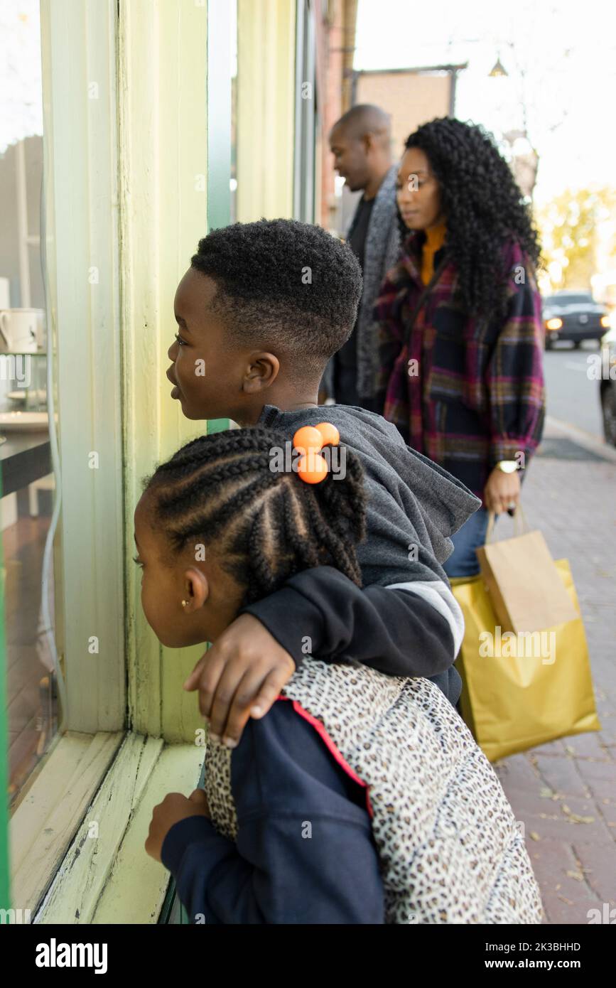 Boy looking at store window hi-res stock photography and images - Alamy