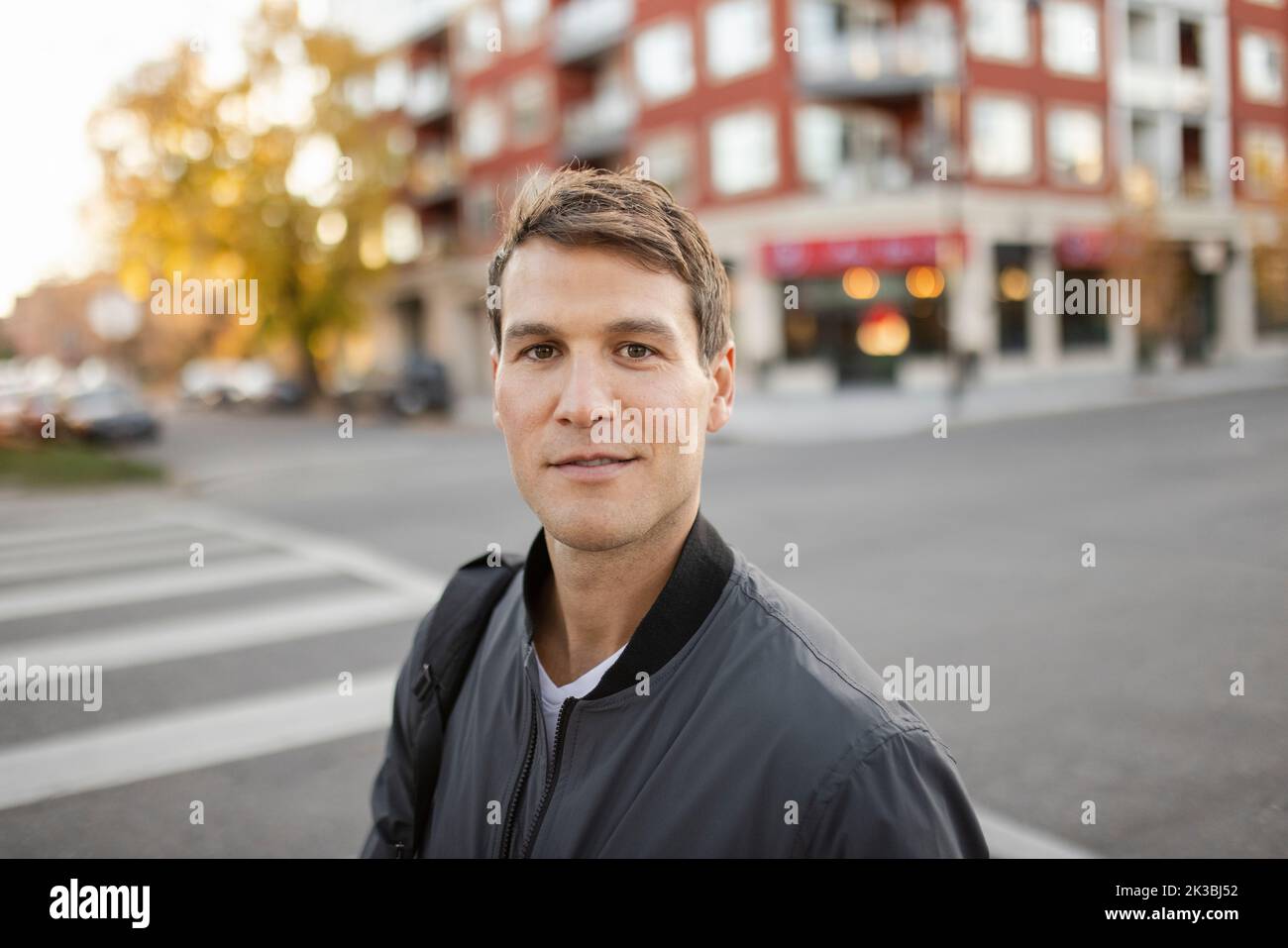Man standing on street corner hi-res stock photography and images - Alamy