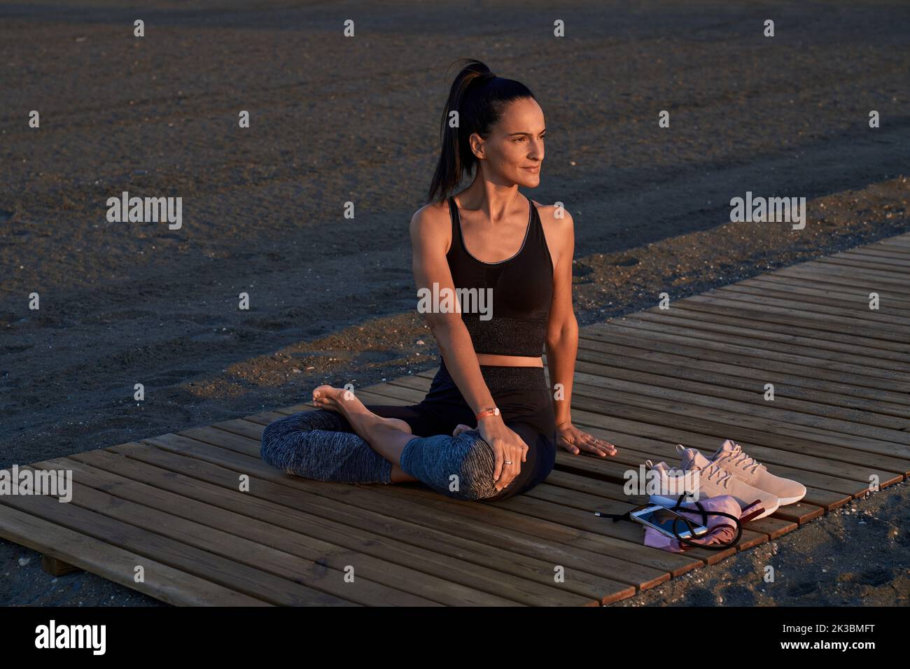 Seated sitting posture hi-res stock photography and images - Alamy