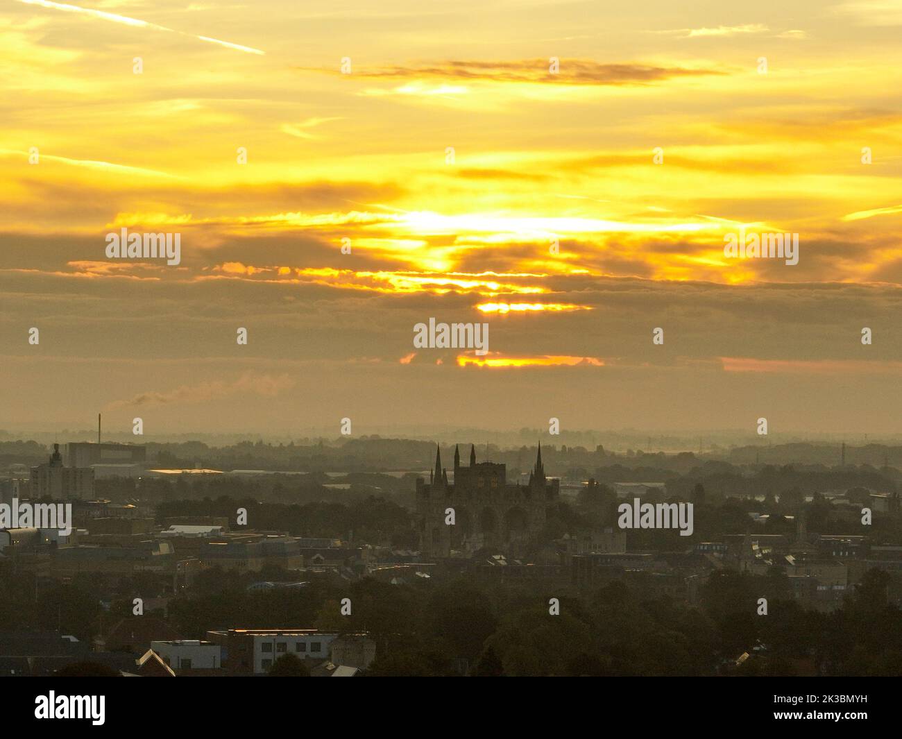 Peterborough, UK. 24th Sep, 2022. A beautiful sunny autumn morning at ...