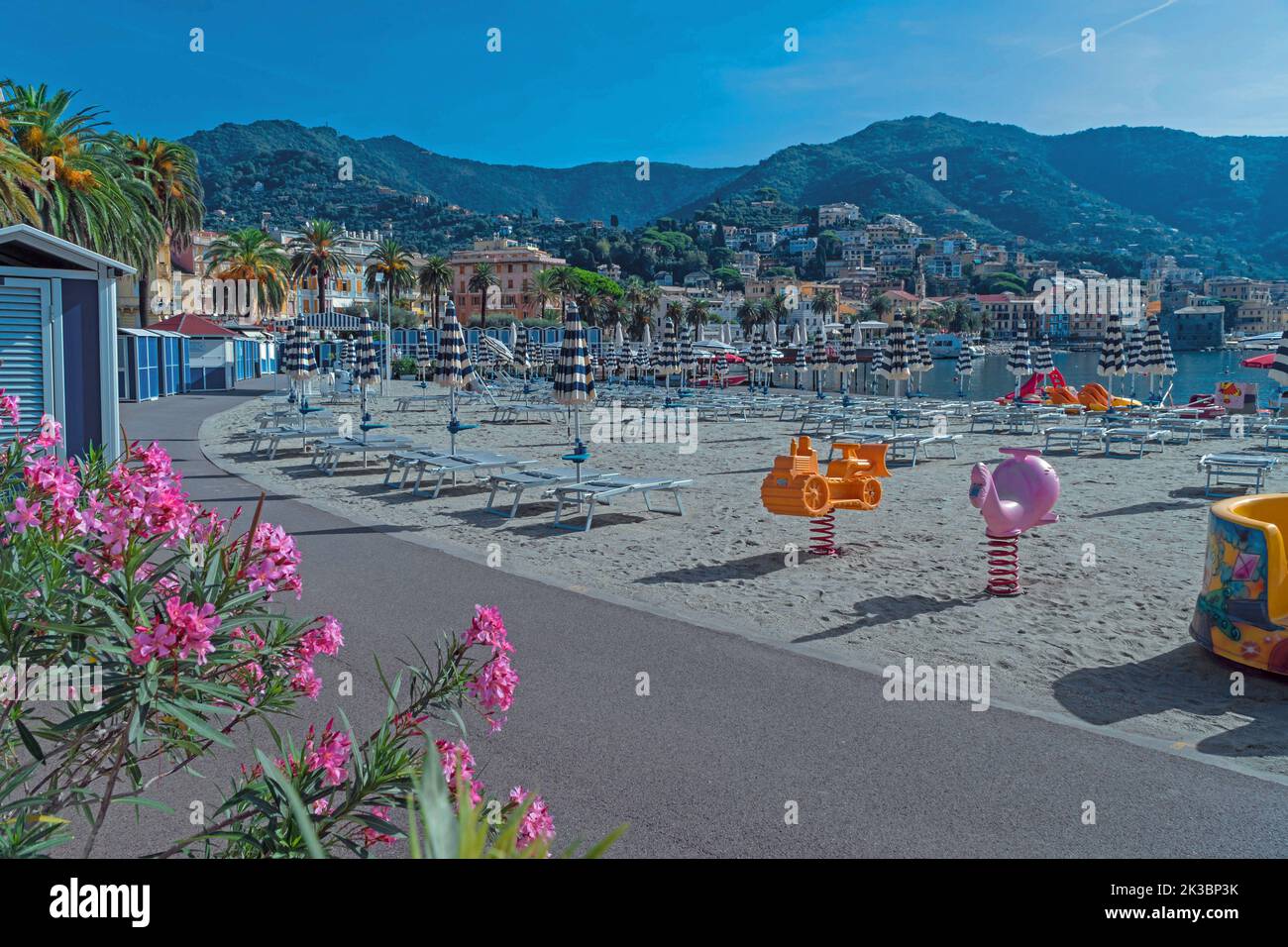 Rapallo beach hi-res stock photography and images - Alamy