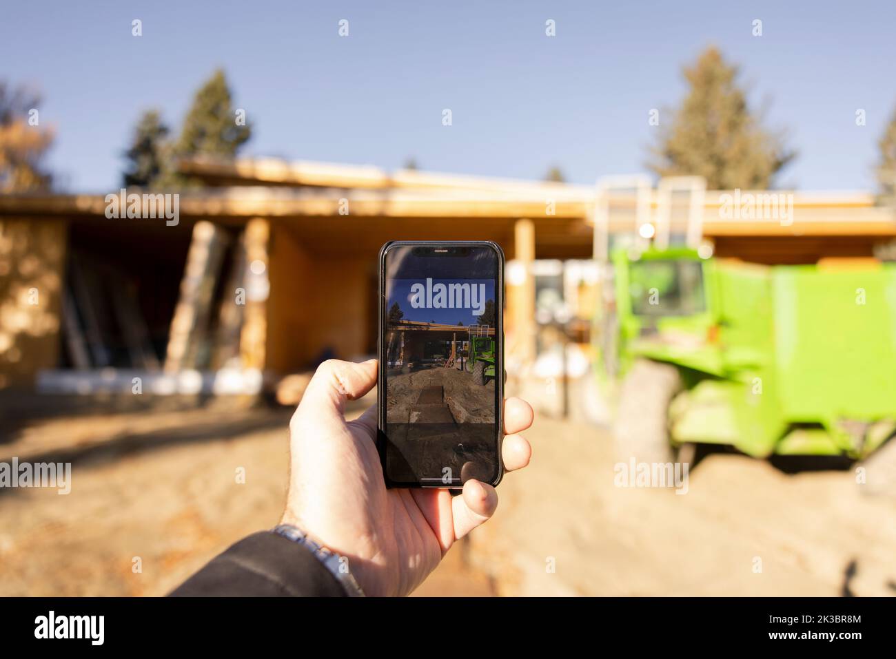 Smart phone house exterior hi-res stock photography and images - Alamy