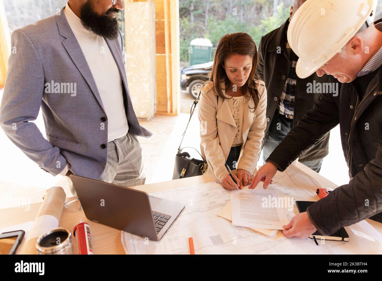Contract site hi-res stock photography and images - Alamy