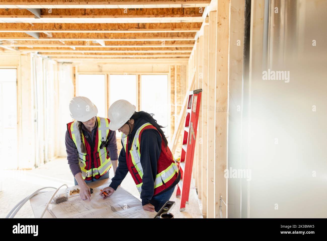 Construction site with new building of a residential quarter hi-res stock photography and images ...