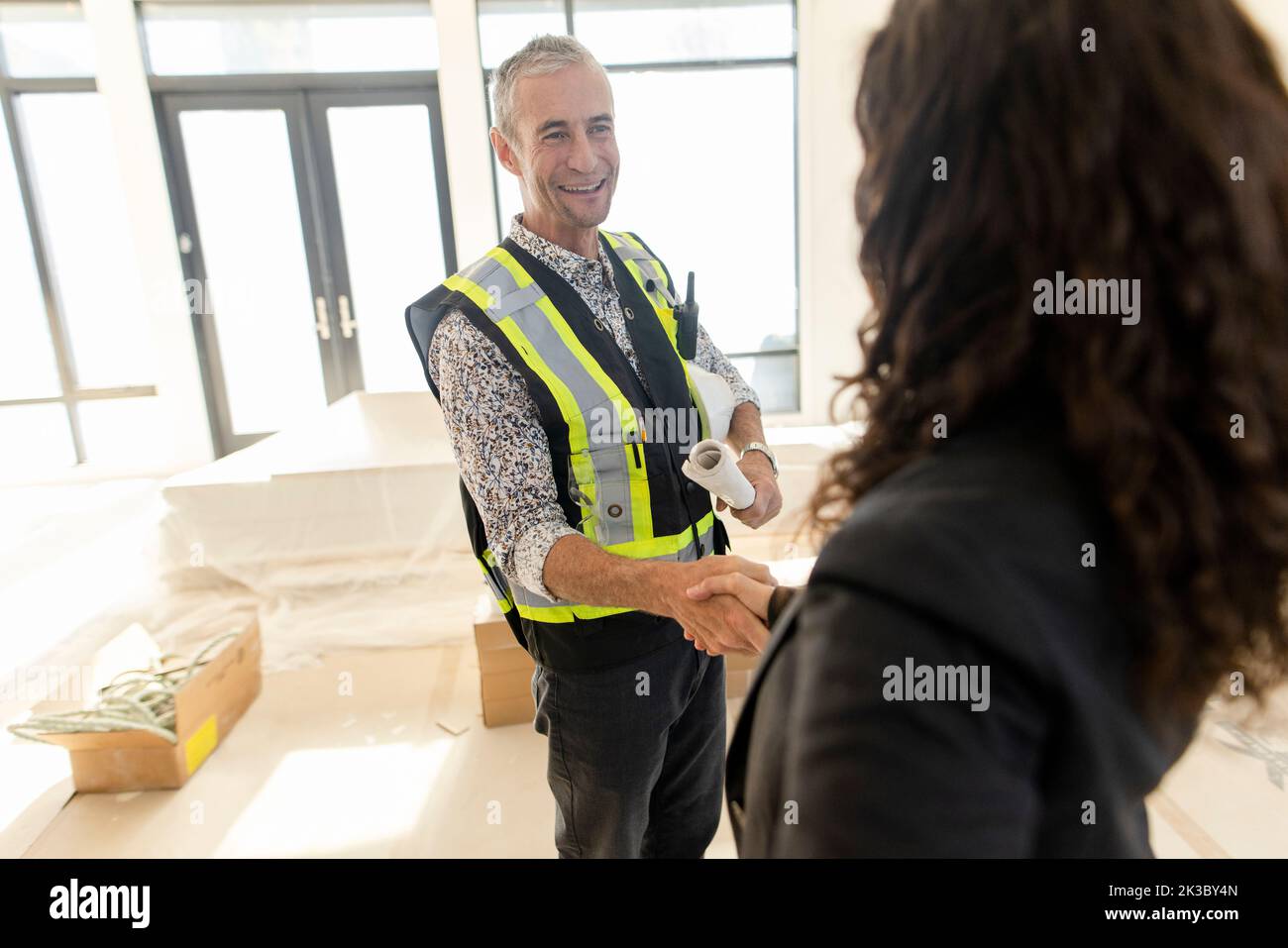 Hands under face hi-res stock photography and images - Alamy
