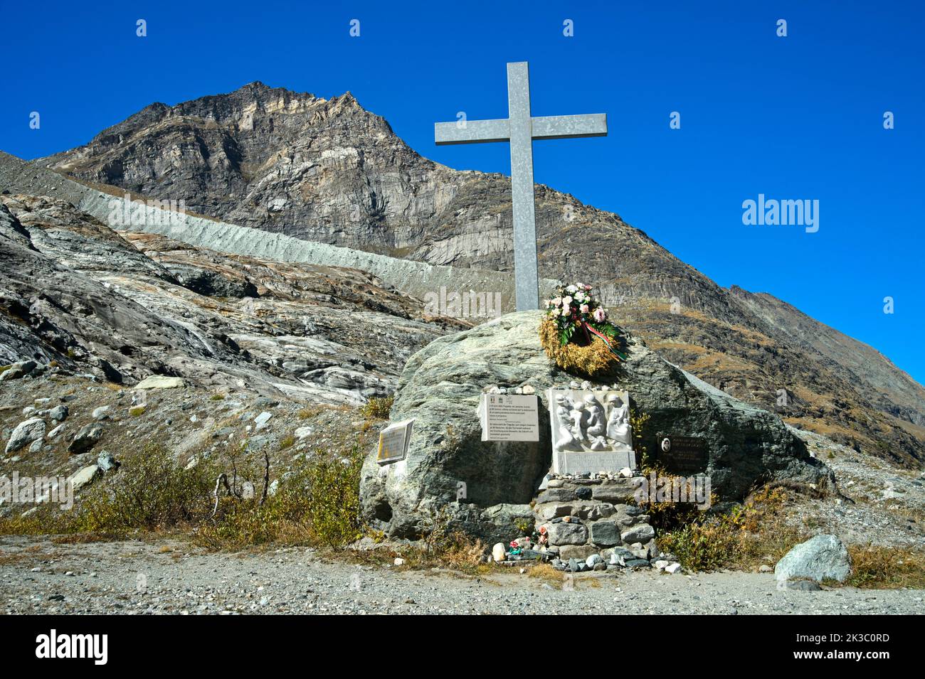 Memorial to the 88 victims of the Allalingletscher ice avalanche during ...