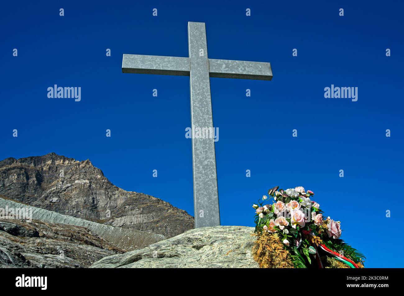 Memorial to 88 victims of the Allalingletscher ice avalanche during the ...