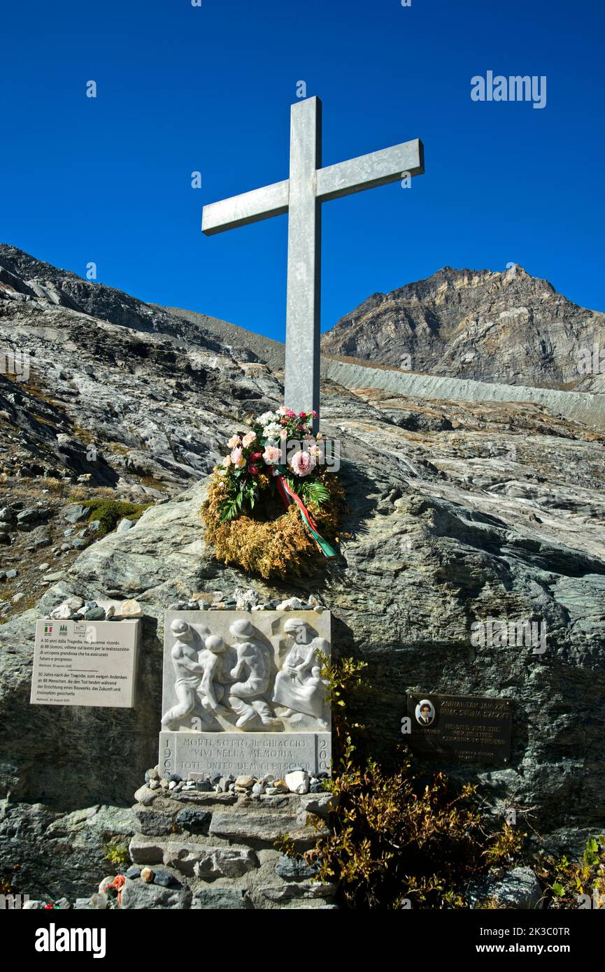 Memorial to 88 victims of the Allalingletscher ice avalanche during the ...