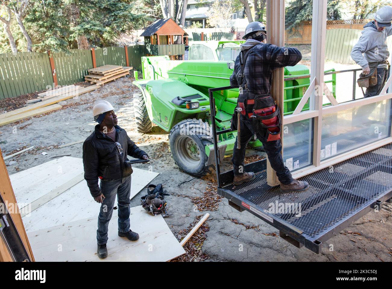 American building construction workers hi-res stock photography and ...