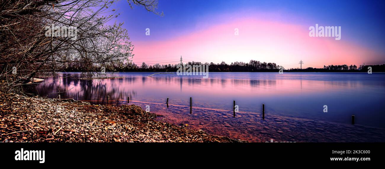 Natural lake scenery hi-res stock photography and images - Alamy