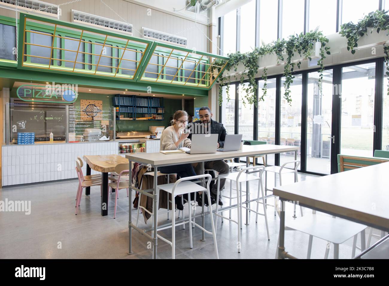 Cafe full of people working on laptops hi-res stock photography and ...