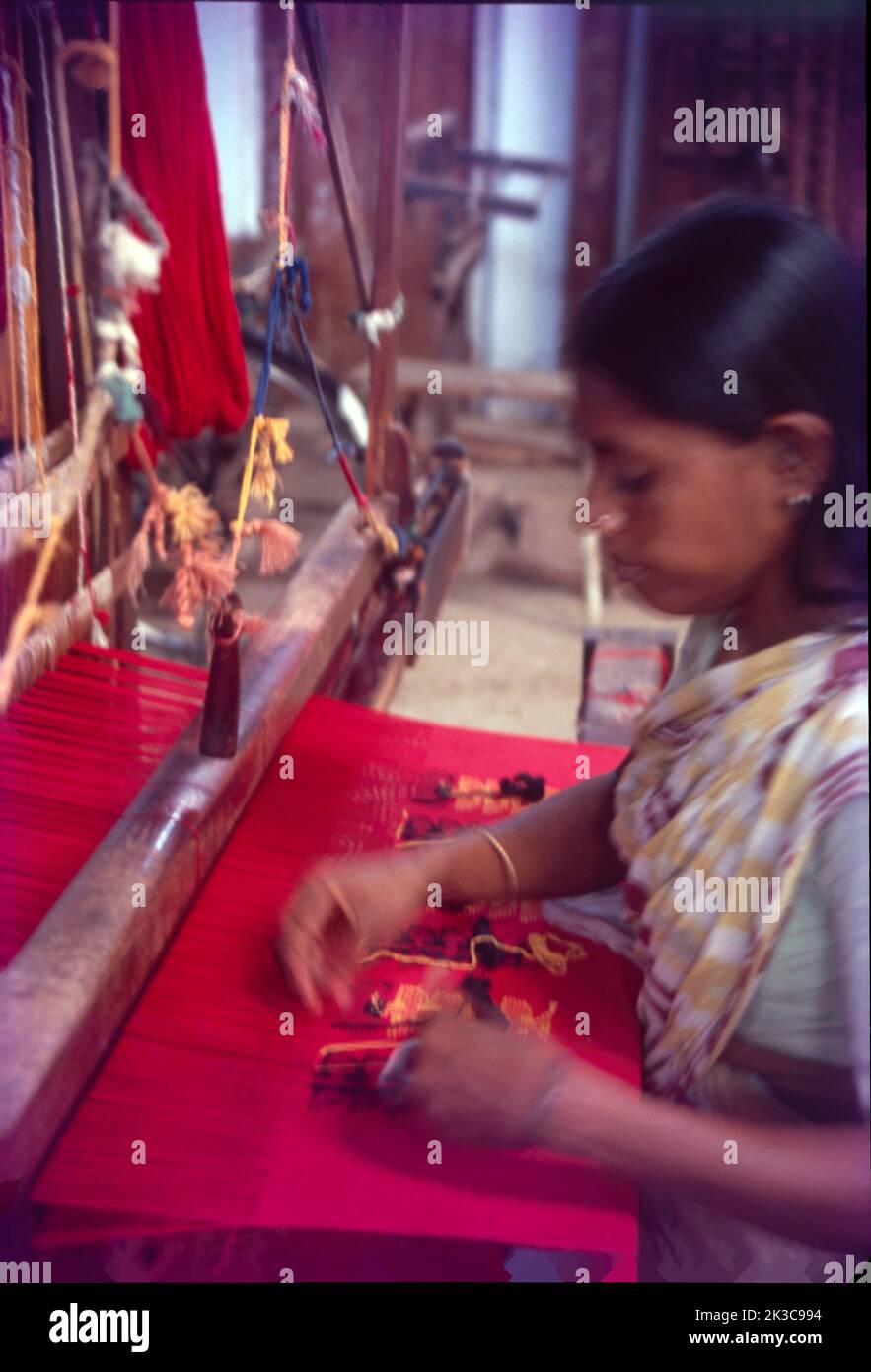 Hand loom weaving in action hi-res stock photography and images - Alamy