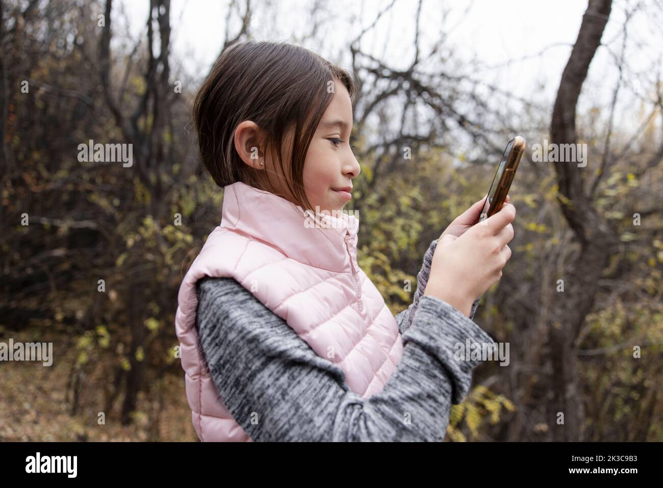 Side profile girl hi-res stock photography and images - Alamy