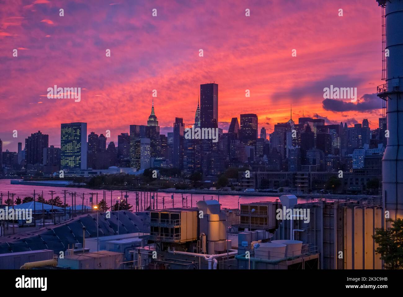 Manhattan skyline scene from queens hi-res stock photography and images ...