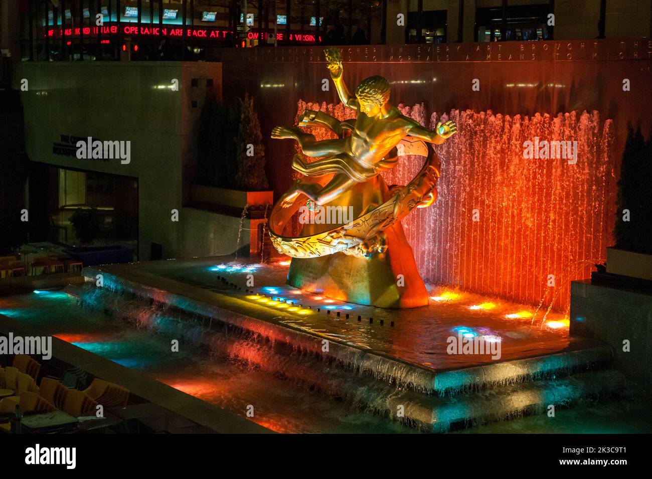 The iconic Prometheus sculpture at Rockefeller Center in Midtown ...