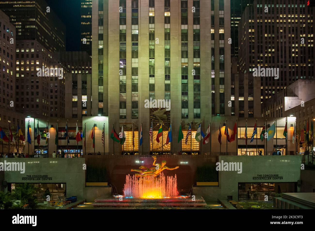 The iconic Prometheus sculpture at Rockefeller Center in Midtown ...