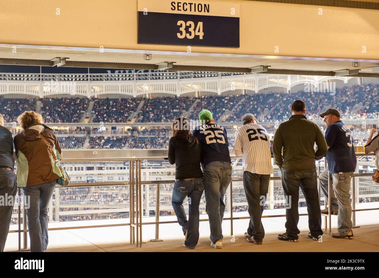 New york yankees stadium night game hi-res stock photography and images ...