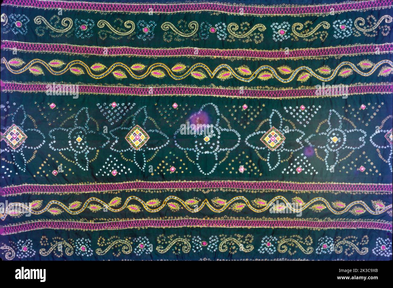 Bandhani weaving, Bandhani, one of the oldest known methods of tie ...