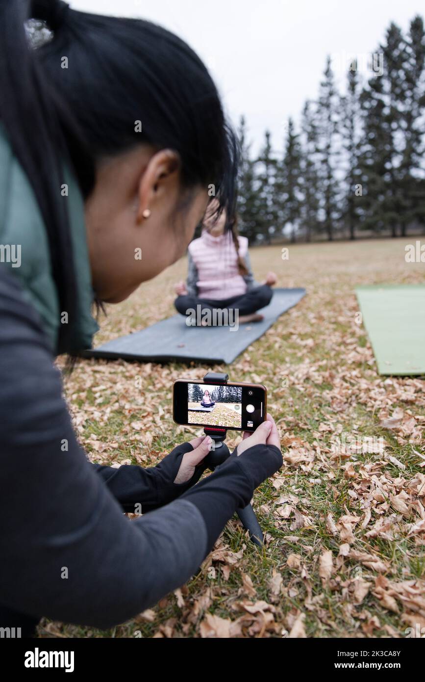 Filming in nature hi-res stock photography and images - Alamy