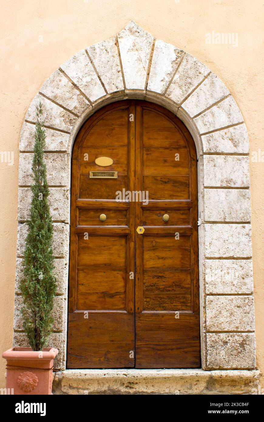 Stone front entrance rustic tuscan hi-res stock photography and images ...