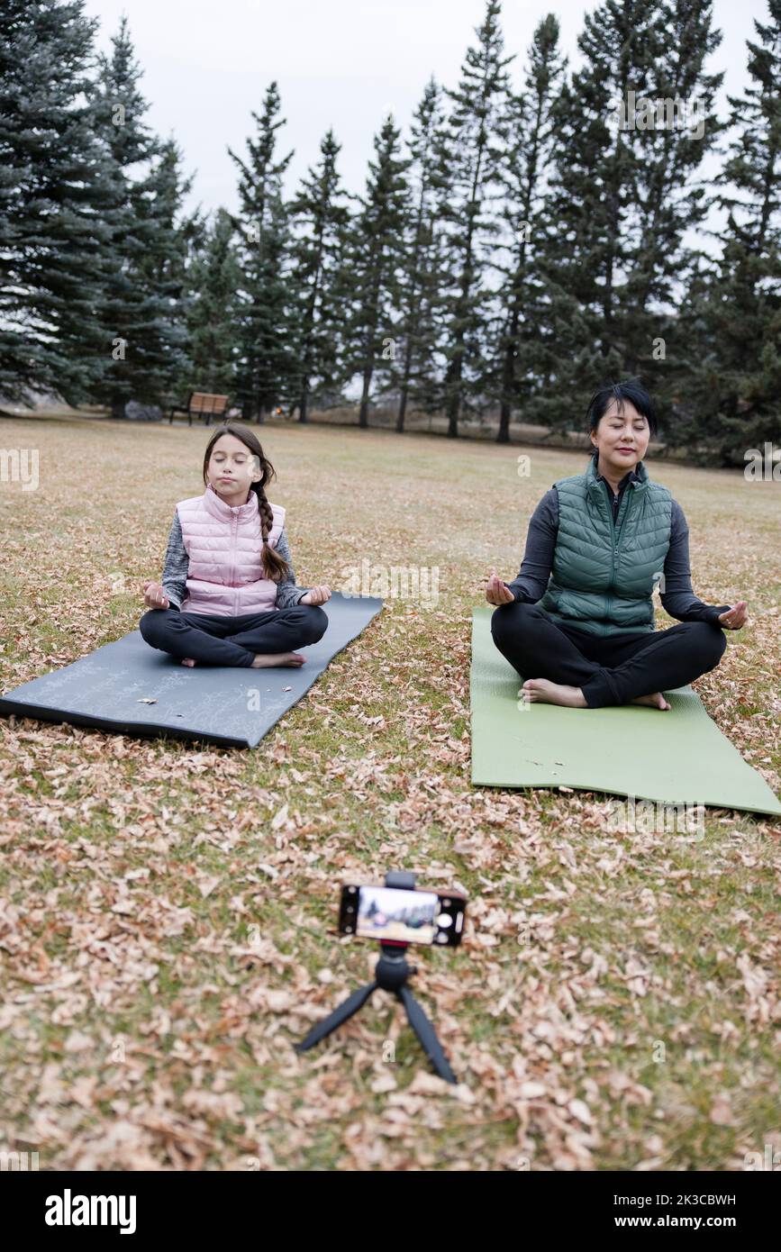 Filming in nature hi-res stock photography and images - Alamy