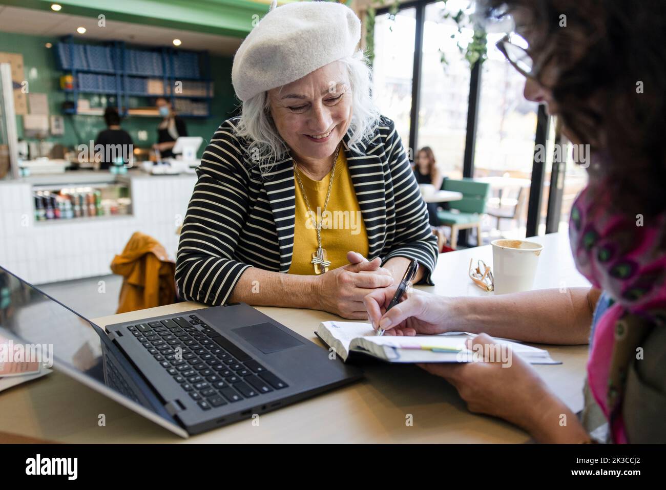 Women planning hi-res stock photography and images - Alamy