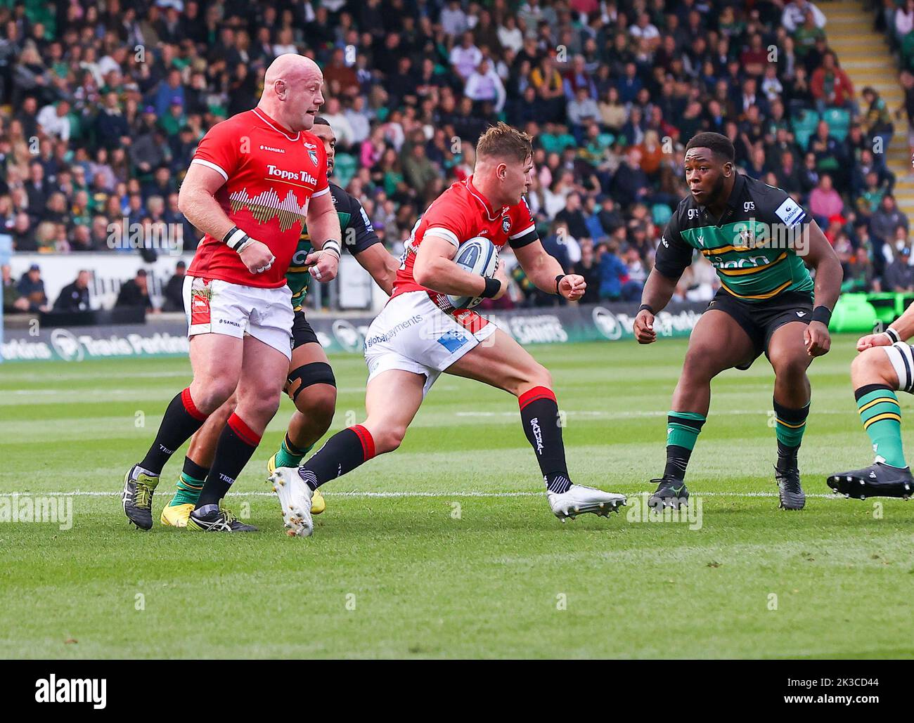 24.09.2022 Northampton, England. Rugby Union. Freddie Steward on the ...