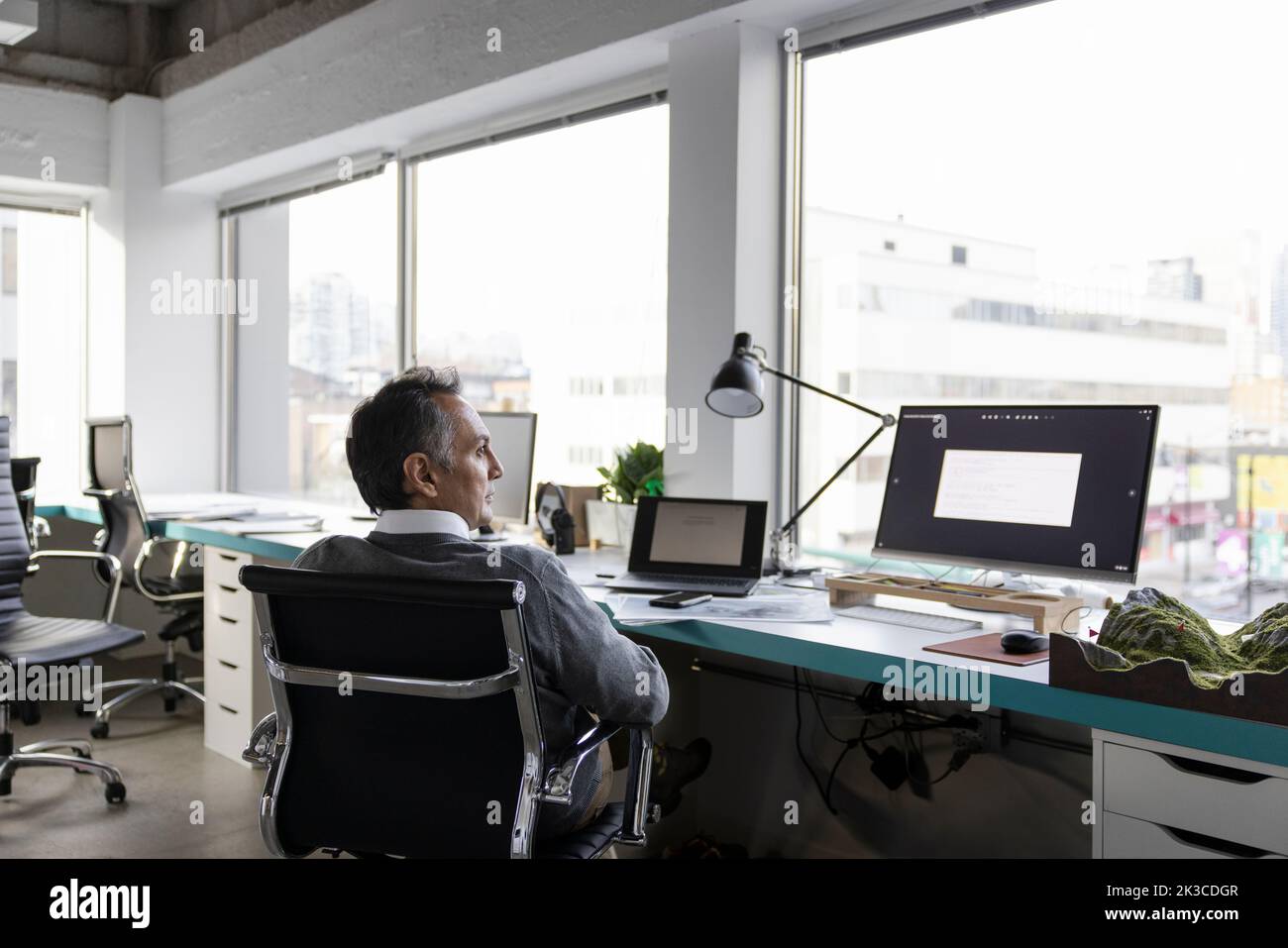 Graphic designer computer person hi-res stock photography and images ...