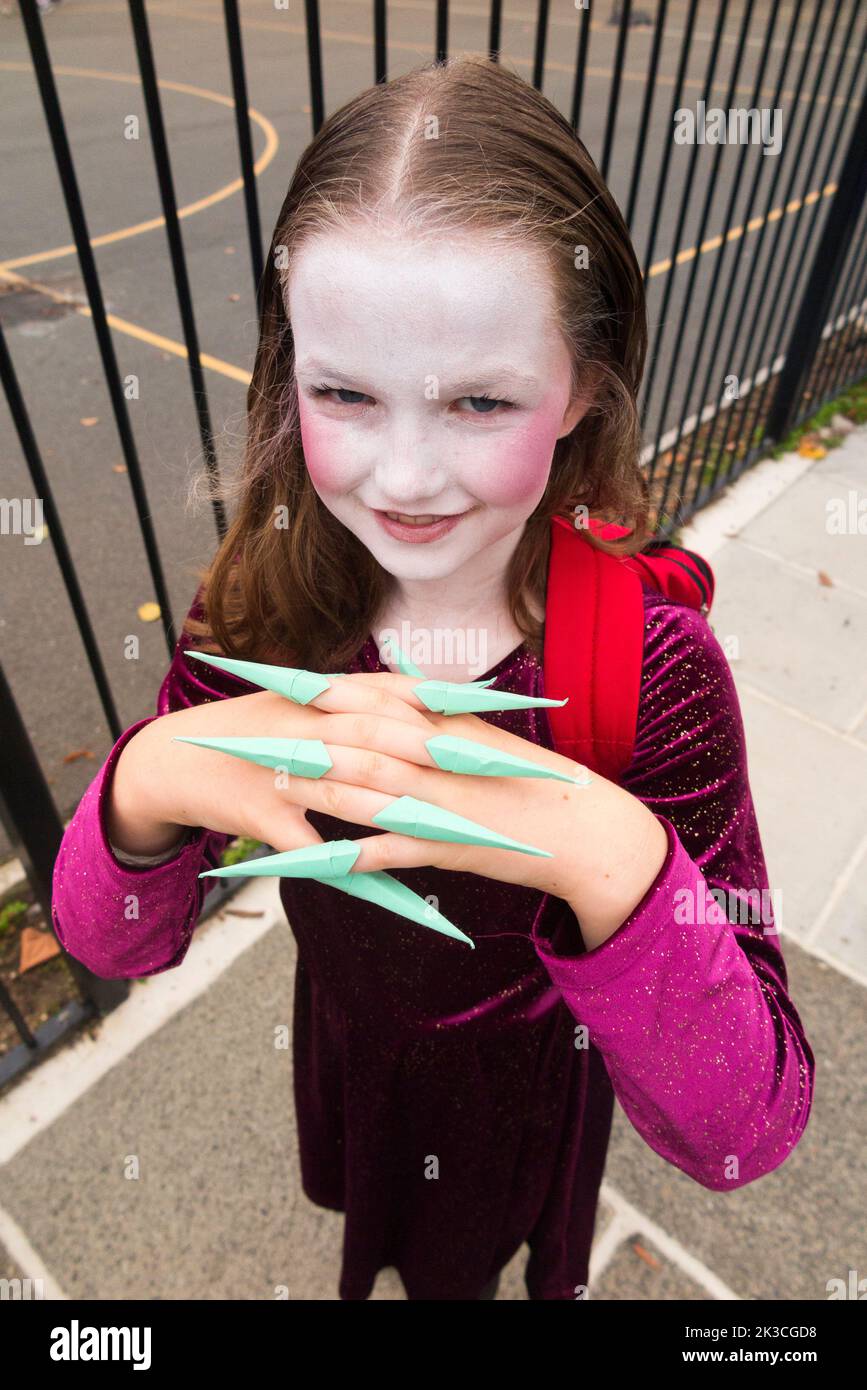 Roald dahl book child hi-res stock photography and images - Alamy