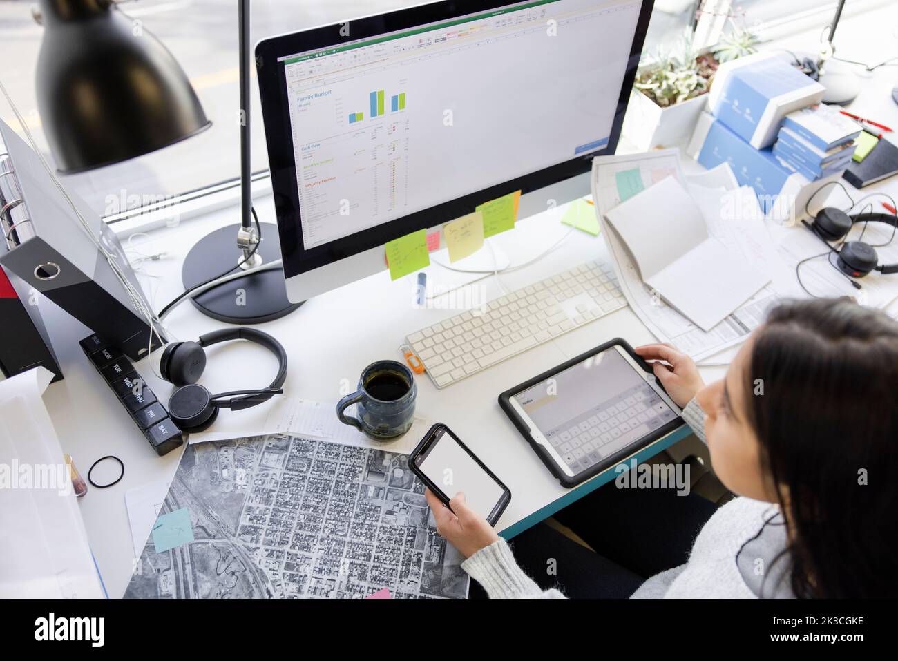 Person map computer hi-res stock photography and images - Alamy