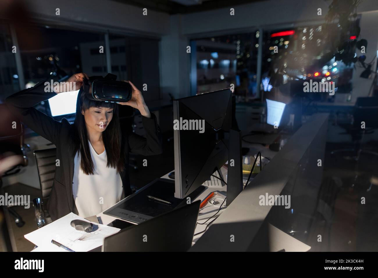 Female programmer hi-res stock photography and images - Alamy