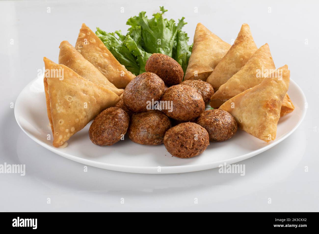 Sweet, tasty, fried indian dish samosha.Indian Delicious Deep Fried ...