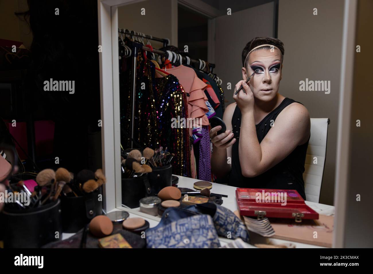 Applying makeup compact mirror hi-res stock photography and images - Alamy