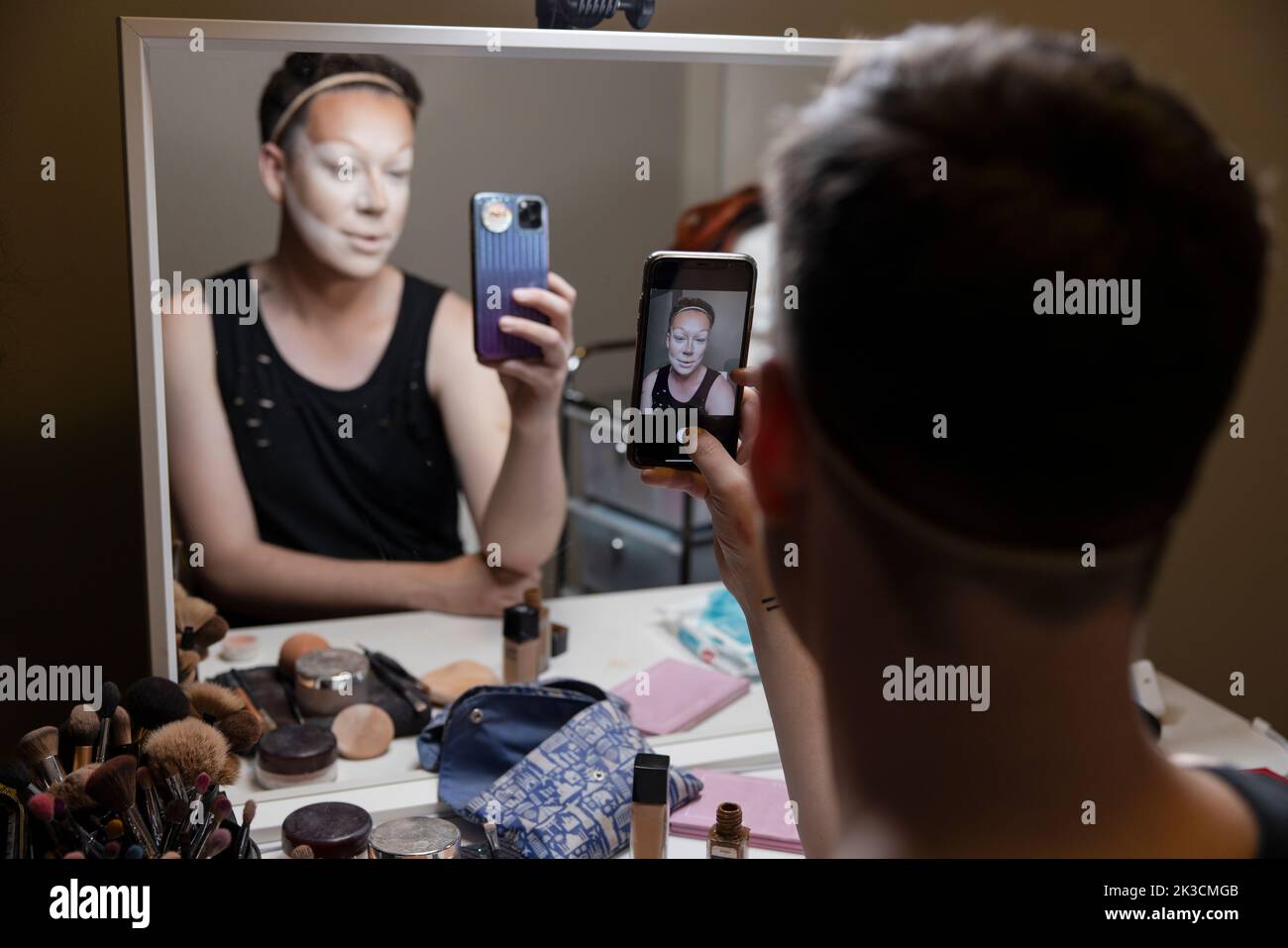 Taking selfie at mirror hi-res stock photography and images - Alamy