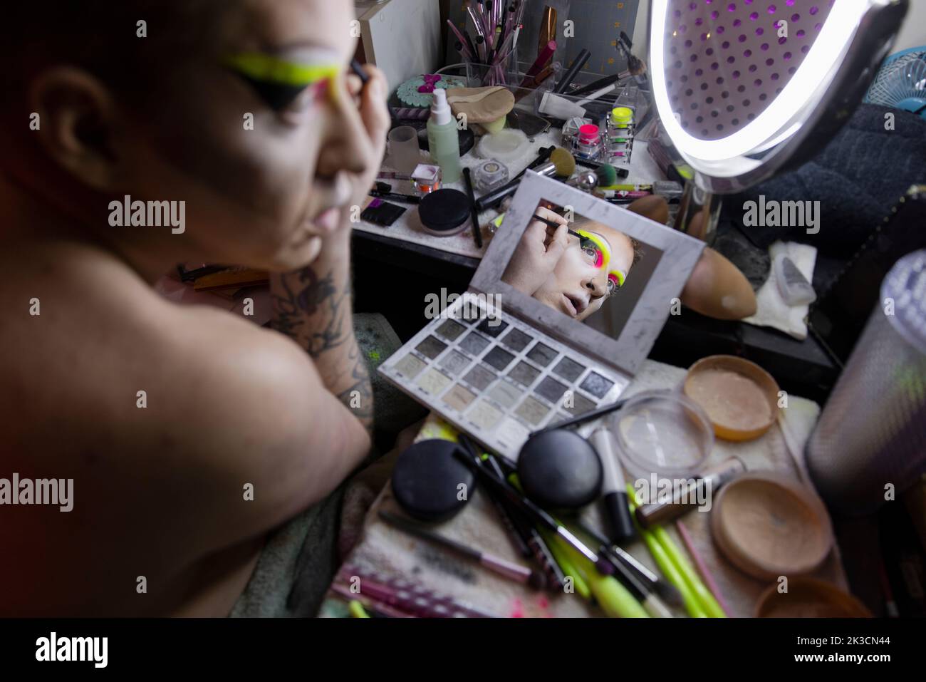 The stage makeup hi-res stock photography and images - Alamy
