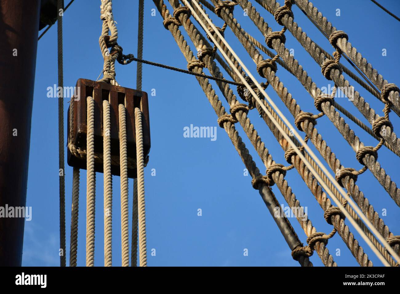Escala de barco hi-res stock photography and images - Alamy