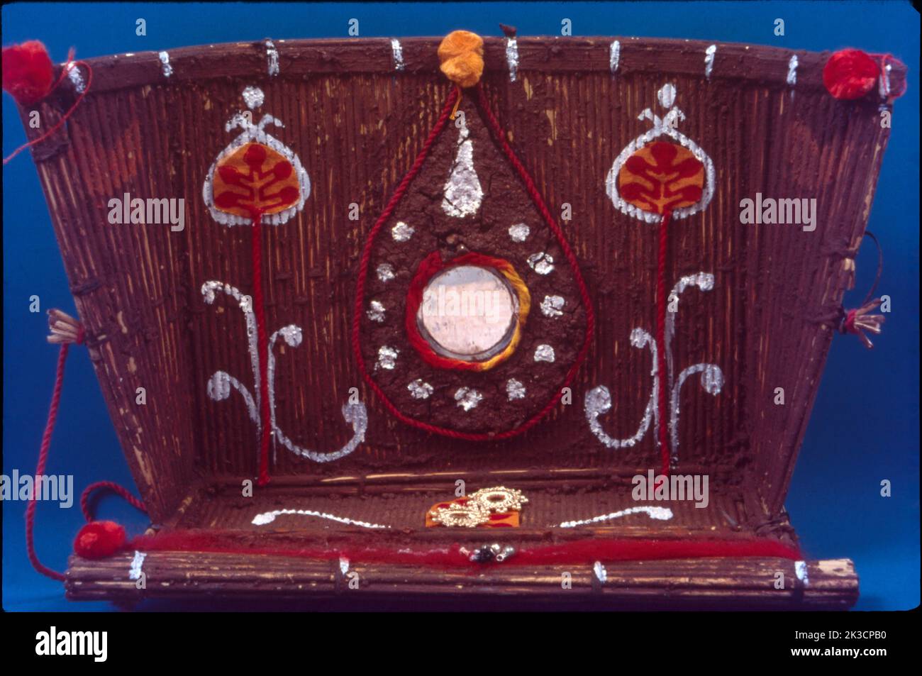 Handy Craft, Decorated Basket Stock Photo - Alamy