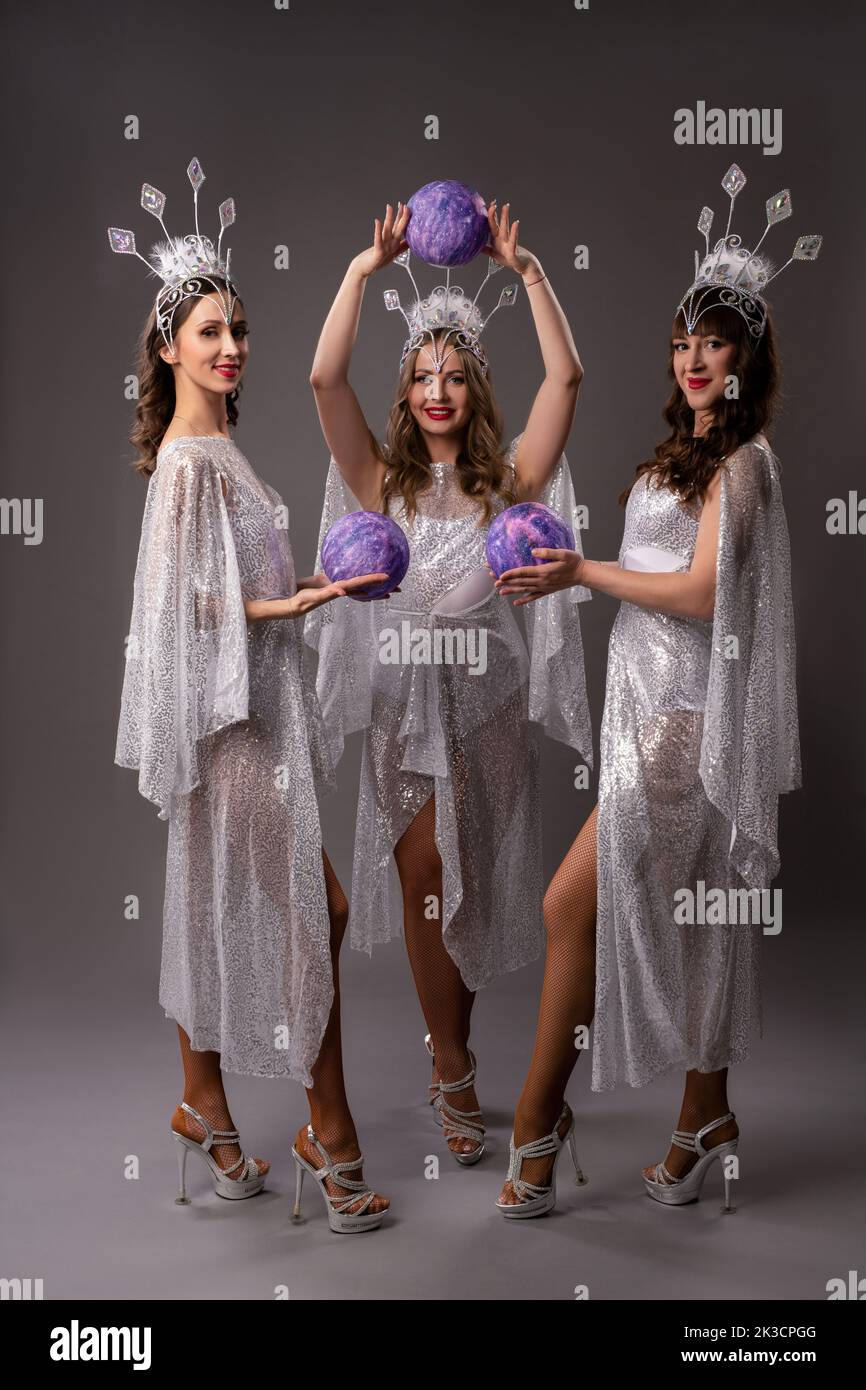 Fancy dress women in wedding hi-res stock photography and images - Alamy