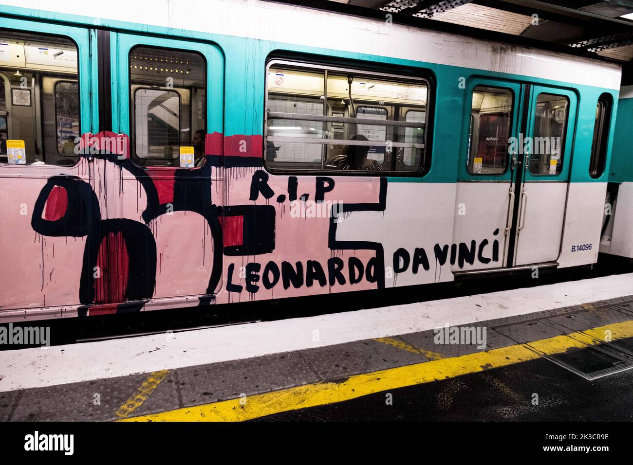 Illustrations of the metro, RER. Trains are re-decorated in Paris ...