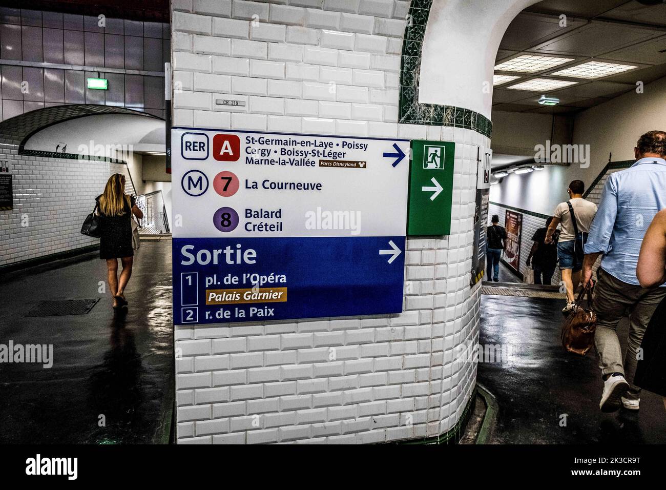 After years of work, two corridors of the Auber station are entirely ...