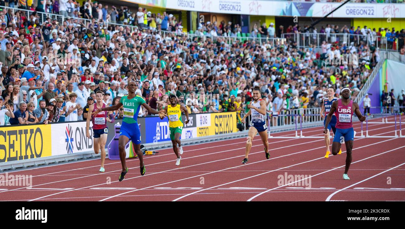 Alison Dos Santos of Brazil competing in the men’s 400m hurdles final ...